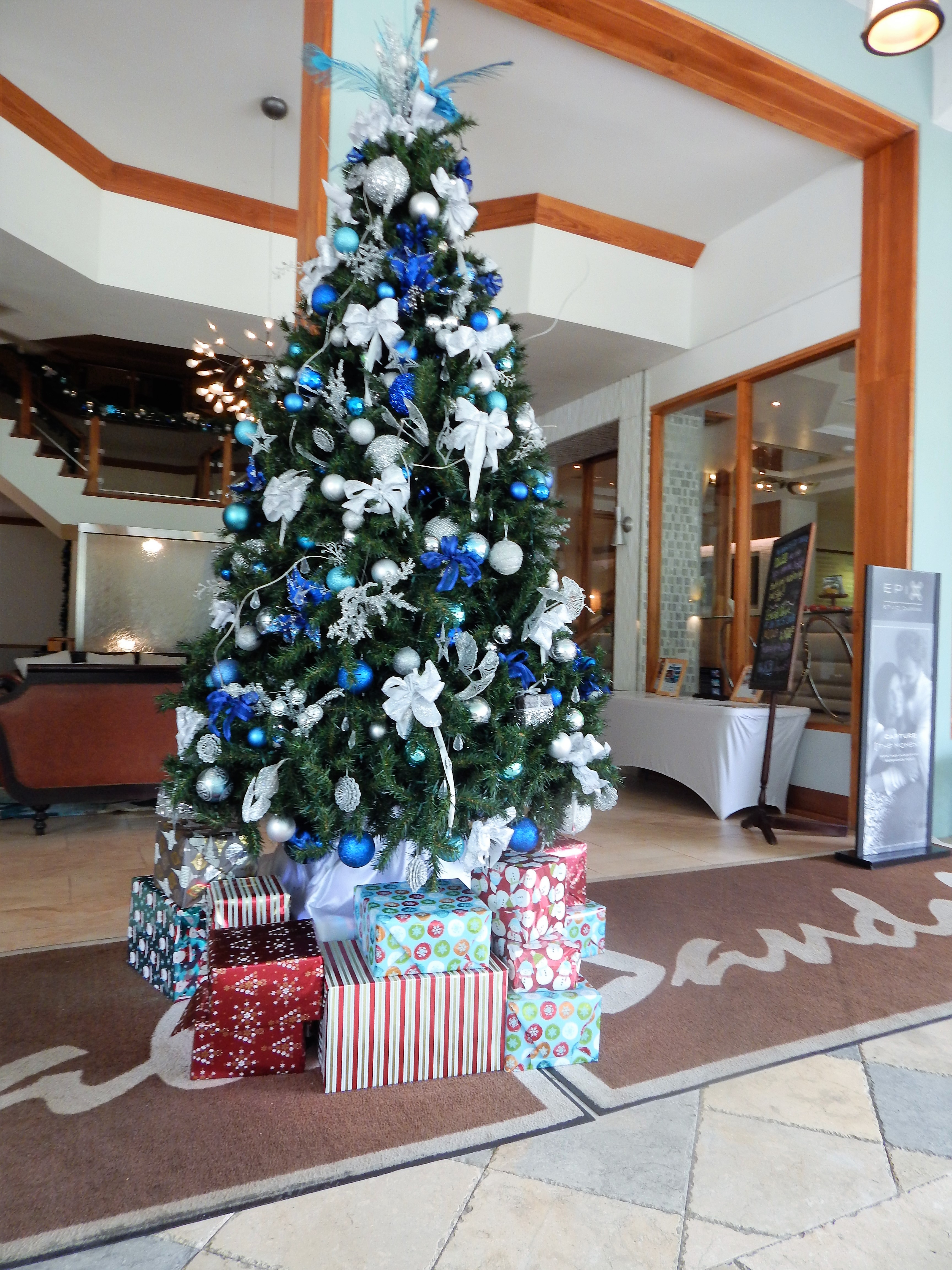 sandals ochi beach resort christmas tree - Travel Agent Diary